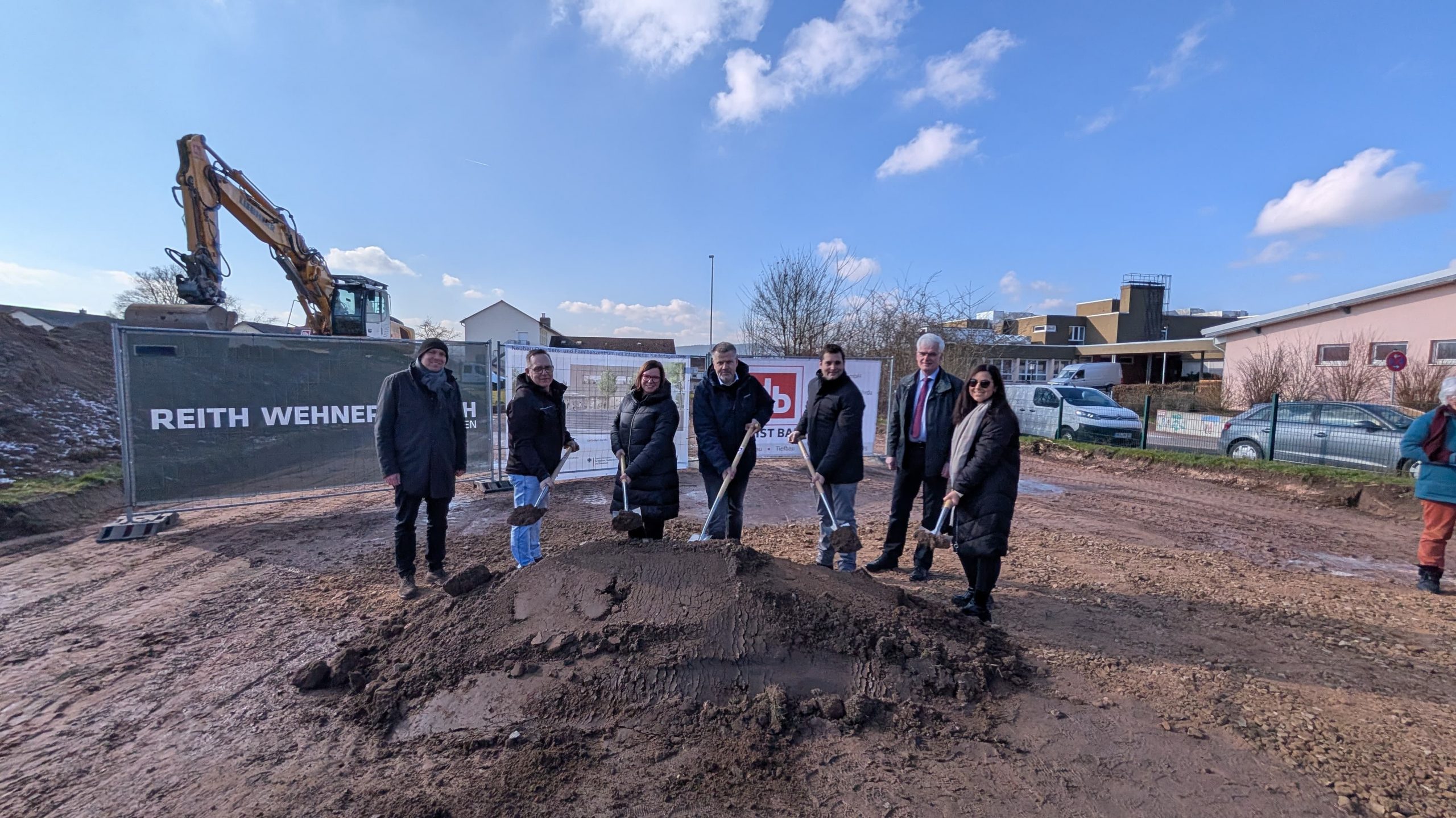 Spatenstich des Familienzentrums: Ein Ort für alle Generationen - das ...